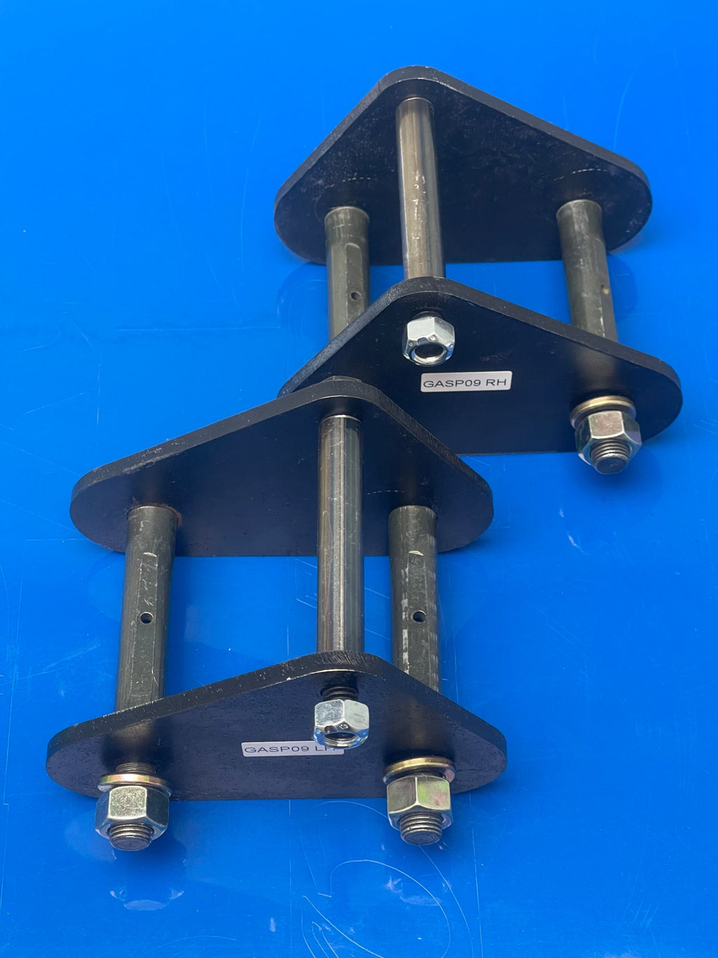 Pair Anti Inversion Greaseable Shackles for Toyota Land Cruiser e-80 F ...